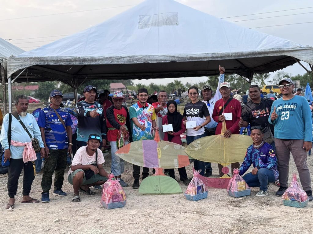 450 WAU TERBANG DALAM PERTANDINGAN SELAMA 2 HARI - Perlis Sejahtera